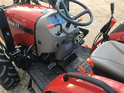 Case IH Farmall 40B Tractor & Loader, Tractors Case IH SA | Power Farming