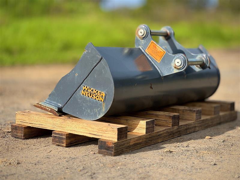 Wacker Neuson 1000MM mud batter bucket, Loaders Excavators Wacker ...