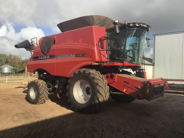 CASE IH 8230 Header(Combine), Harvesters Case IH SA, | Power Farming