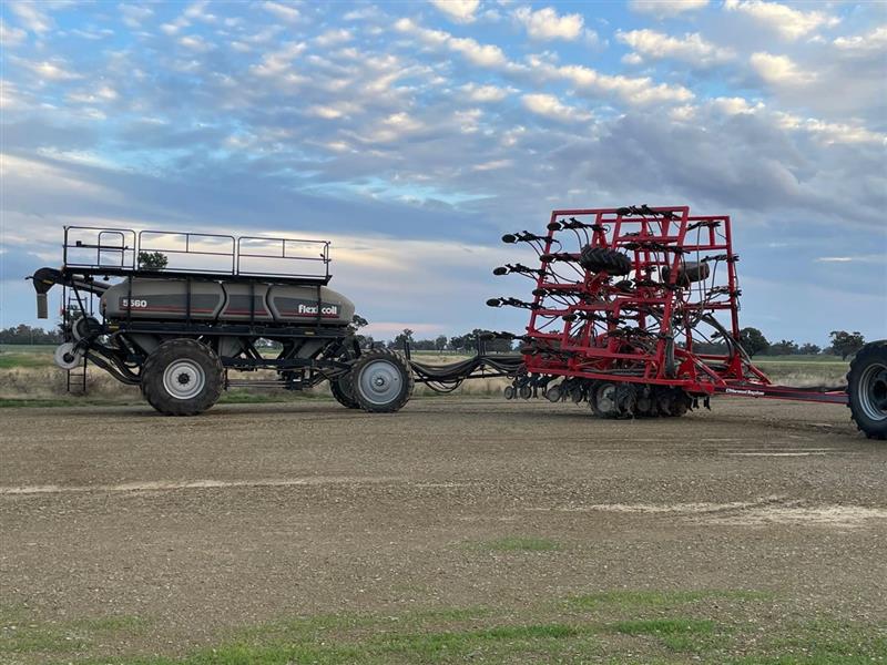Horwood Bagshaw Scaribar DF PSS / Flexicoil 5560 airseeder, Seeding ...