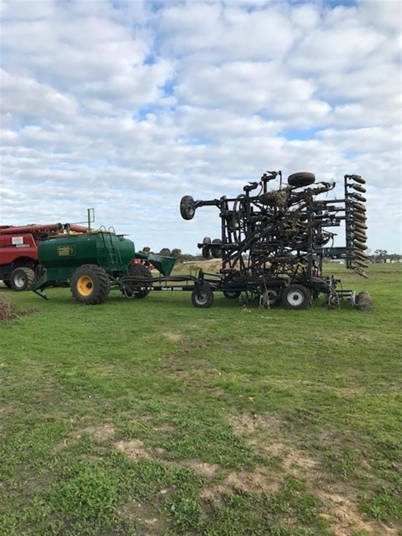 Simplicity 9000 & Flexicoil ST820 airseeder, Seeding Tillage Simplicity ...
