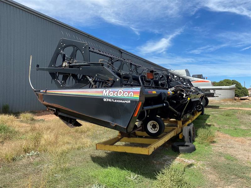 Gleaner R75 combine harvester, Harvesters Gleaner SA | Power Farming