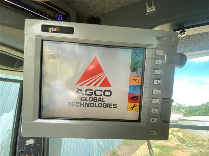 Gleaner R75 combine harvester, Harvesters Gleaner SA | Power Farming