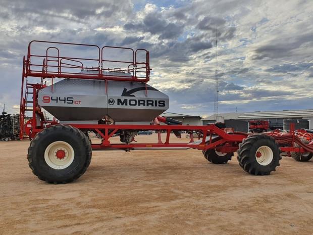 Morris Morris Quantum Bar & Morris 9445 TBH Air Cart Air Seeder ...