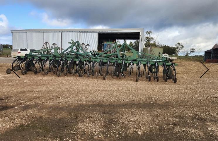 John Shearer 35ft hydraulic tyne bar & simplicity 9000I 2 bin tow ...