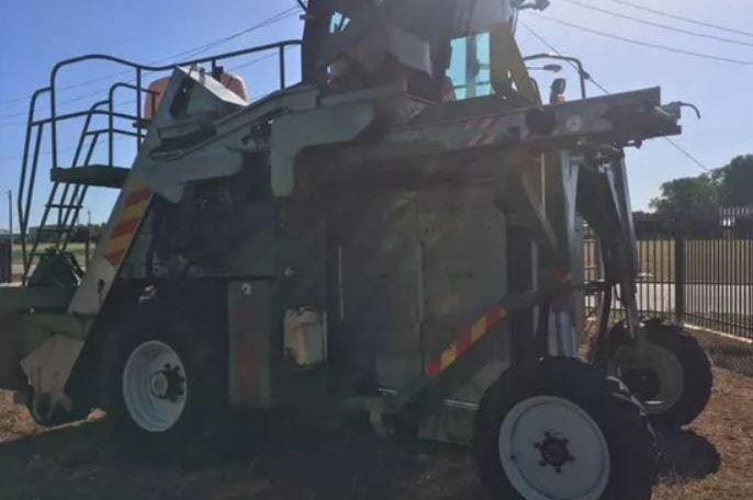 Nairn 1230 LS grape Harvester, Harvesters Nairn, Reese NZ SA | Power ...