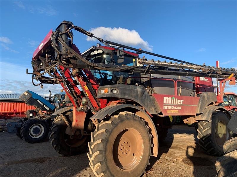 Miller Nitro 4365 with Macdon adaptor self propelled sprayer, Sprayers ...