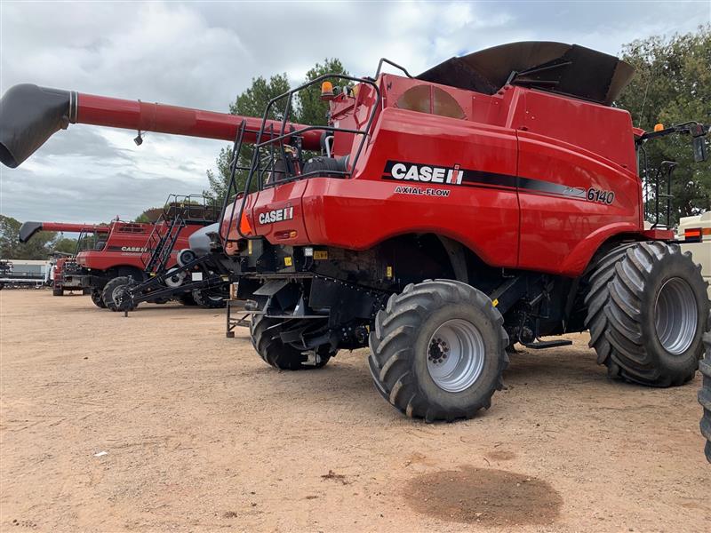 Case IH 6140 Axial Flow Combine & Draper Front, Harvesters Case IH SA ...