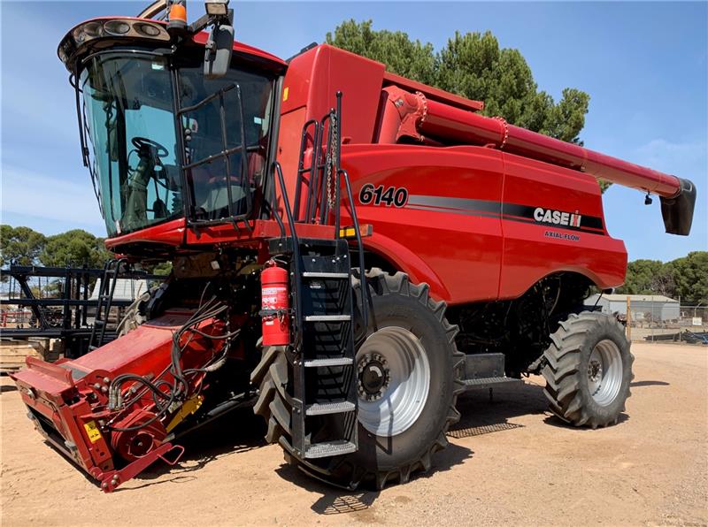 Case IH 6140 Axial Flow Combine & MacDon FD135 Front, Harvesters Case ...