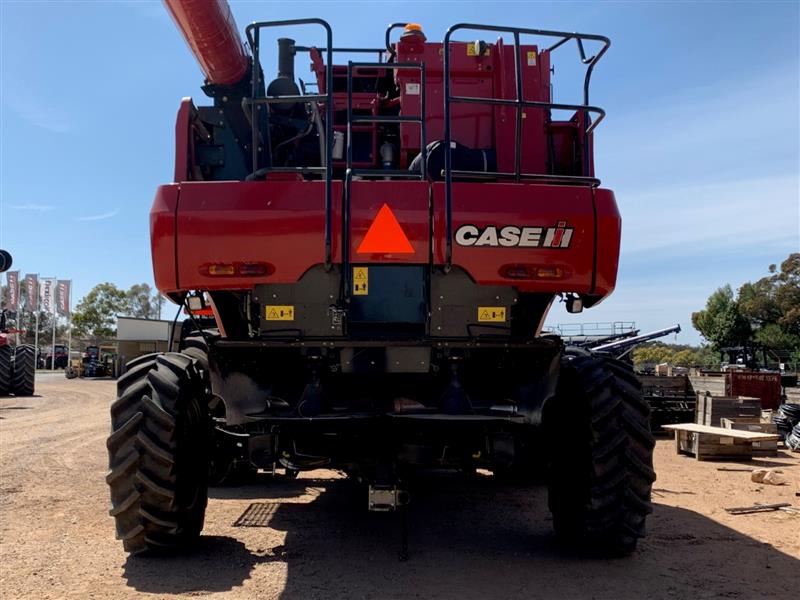 Case IH 6140 Axial Flow Combine & MacDon FD135 Front, Harvesters Case ...