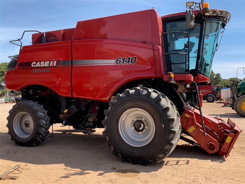 Case IH 6140 Axial Flow Combine & MacDon FD135 Front, Harvesters Case ...