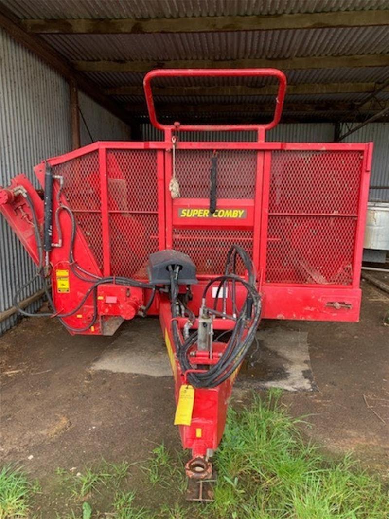 Robertson Super Comby Bale Wagon/Feedout, Feeders, Mixers, Wagons ...