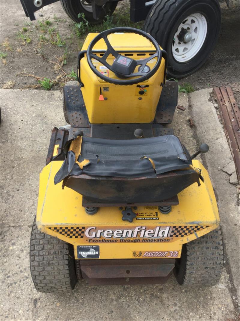 Greenfield Fast Cut 1332 FASTCUT 13.5HP 32 CUT RIDE ON Standard Ride On ...