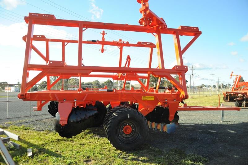 28 Series Contractor 88 Plate Hydraulic Fold, Seeding Tillage Ennor NSW ...