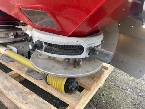 Vicon ROM 1100 spreader, Pasture Care Vicon VIC | Power Farming