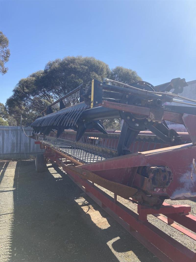 Case IH 1042 harvester front, Harvesters Case IH VIC | Power Farming