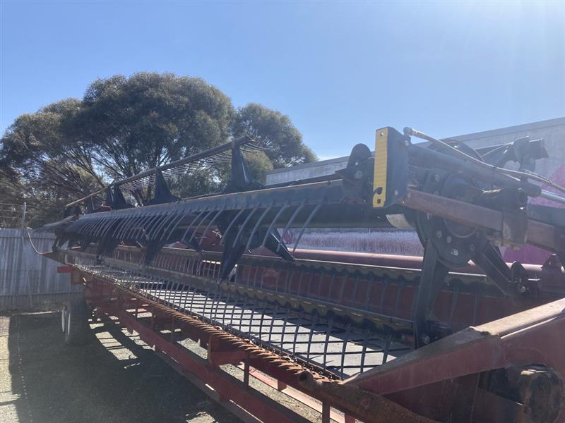 Case IH 1042 harvester front, Harvesters Case IH VIC | Power Farming