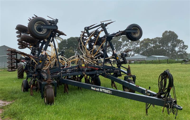 Flexi-Coil ST820 Bar & 1330 Air Cart, Seeding Tillage Flexicoil SA ...