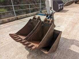 Takeuchi TB280FR Compact Hydraulic Excavator with Tilting Quick Hitch ...